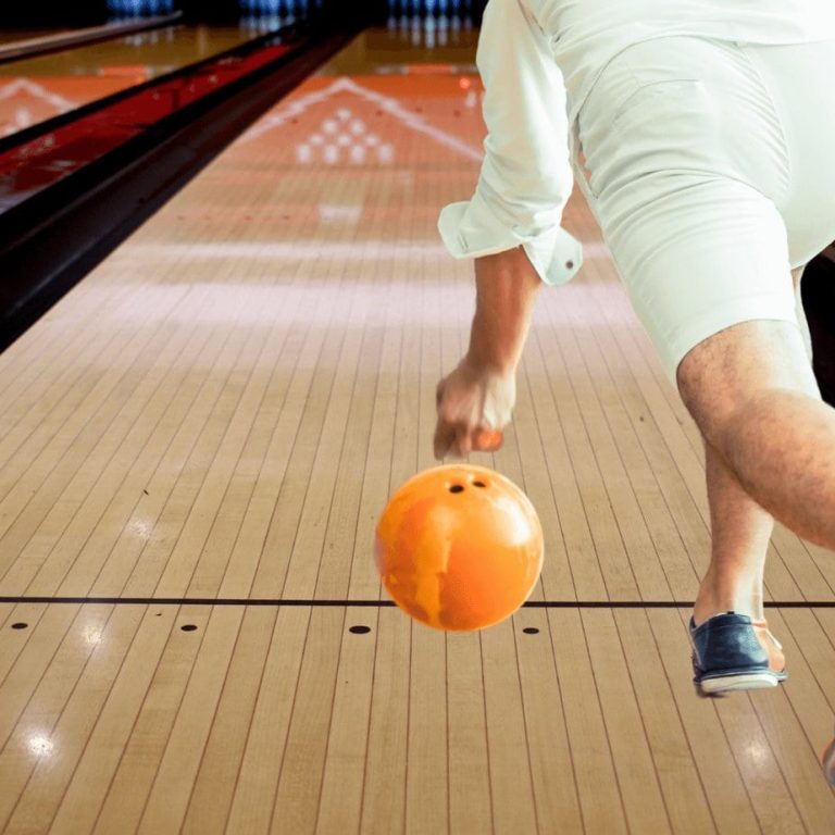 Bowling Rules: The Guide to Playing and Scoring in Bowling